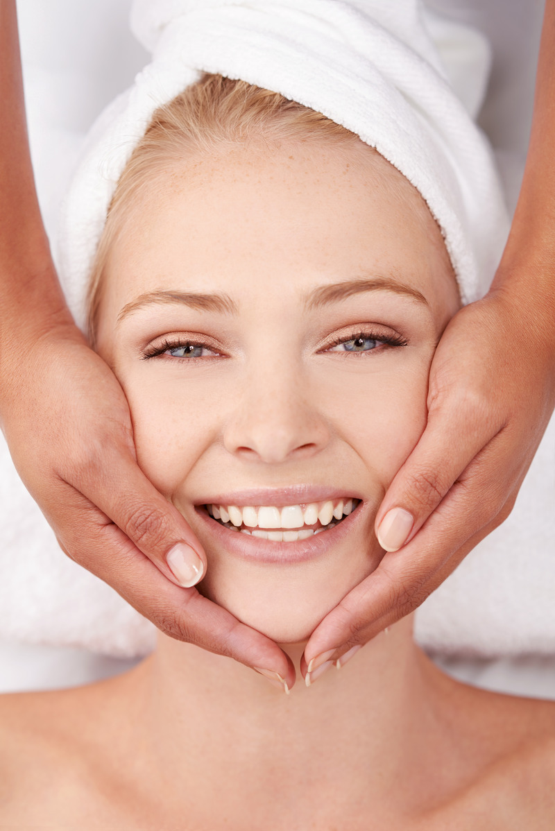 Classic Facials : Achieve a Fresh and Youthful Glow